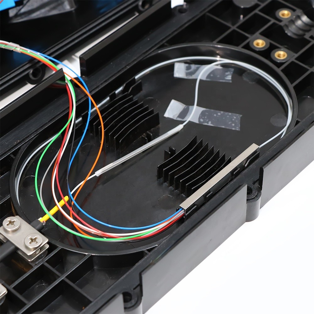 IP68 MST Fiber Optic Joint Box , FTTH Distribution Terminal Box With ...
